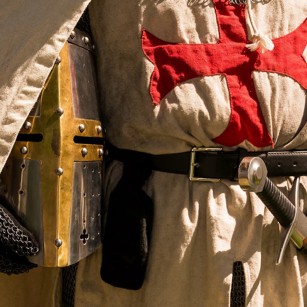 Chevaliers templiers : épée, bouclier, cape et accessoires